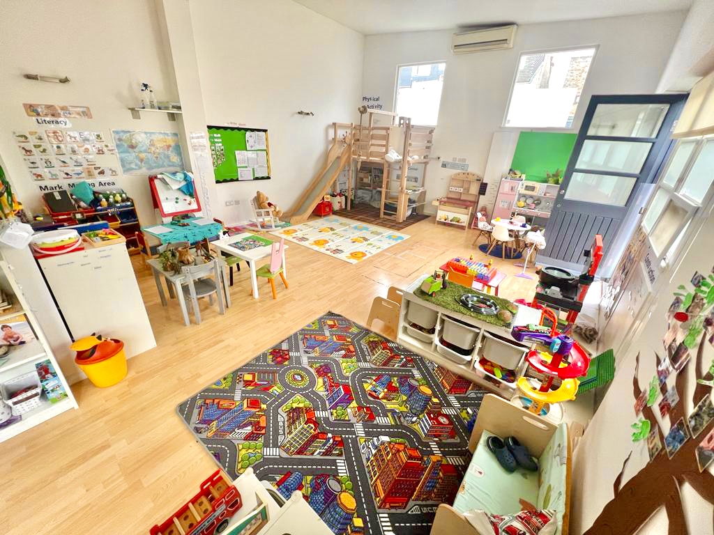 Home - The Little Bumblebee Day Nursery